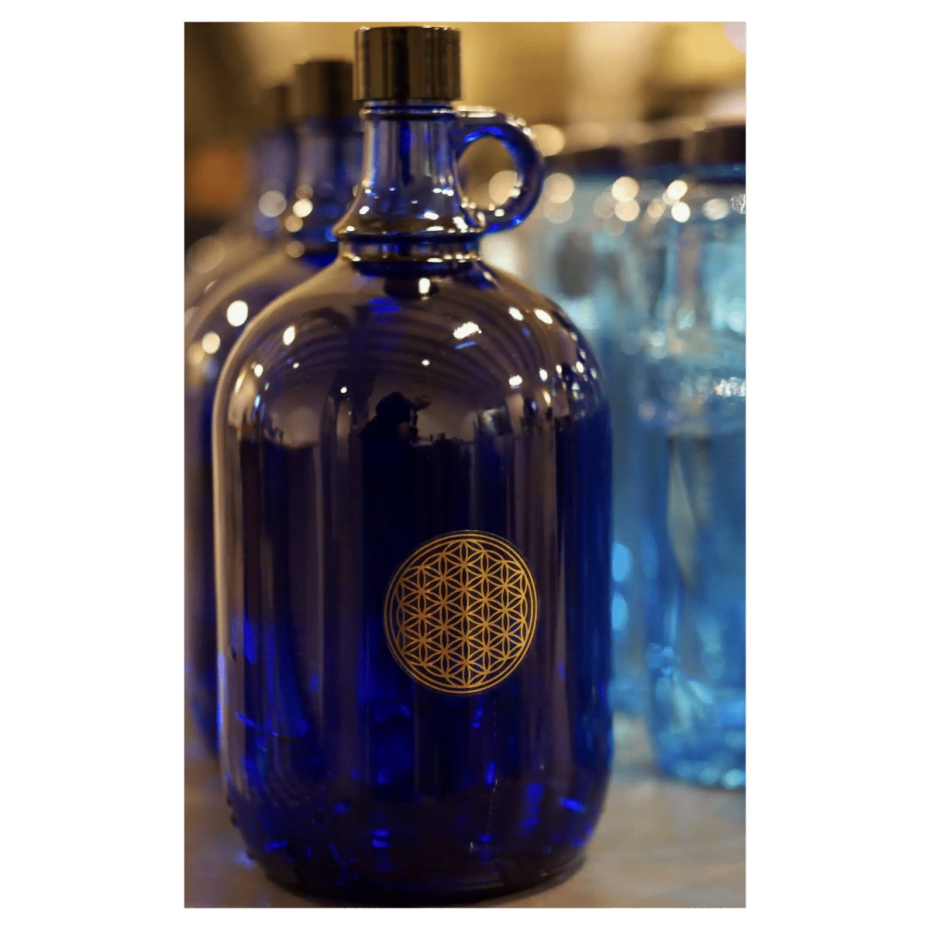 Blaue Gallone 2 Liter Henkelflasche Mit Goldener Lebensblume Blaue Gallone 2 Liter Henkelflasche Mit Goldener Lebensblume